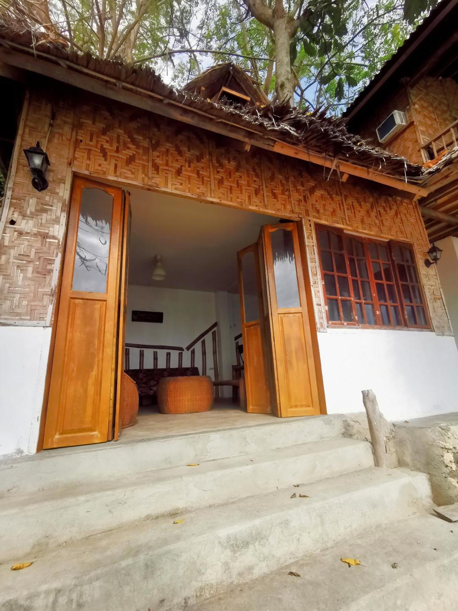 SEA ESTA BEACH HOUSE, BOLJOON